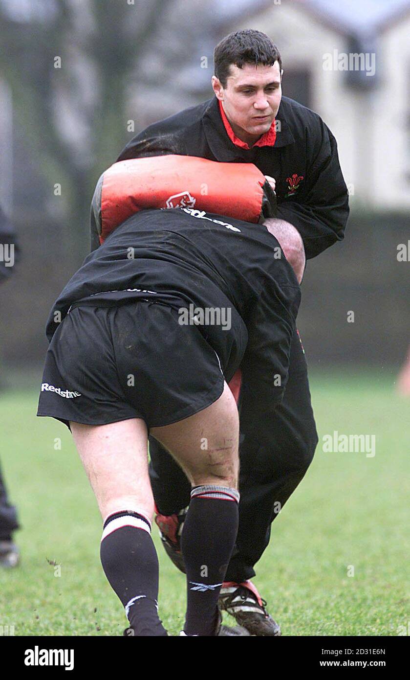 Rugby tackle pad hi-res stock photography and images - Alamy