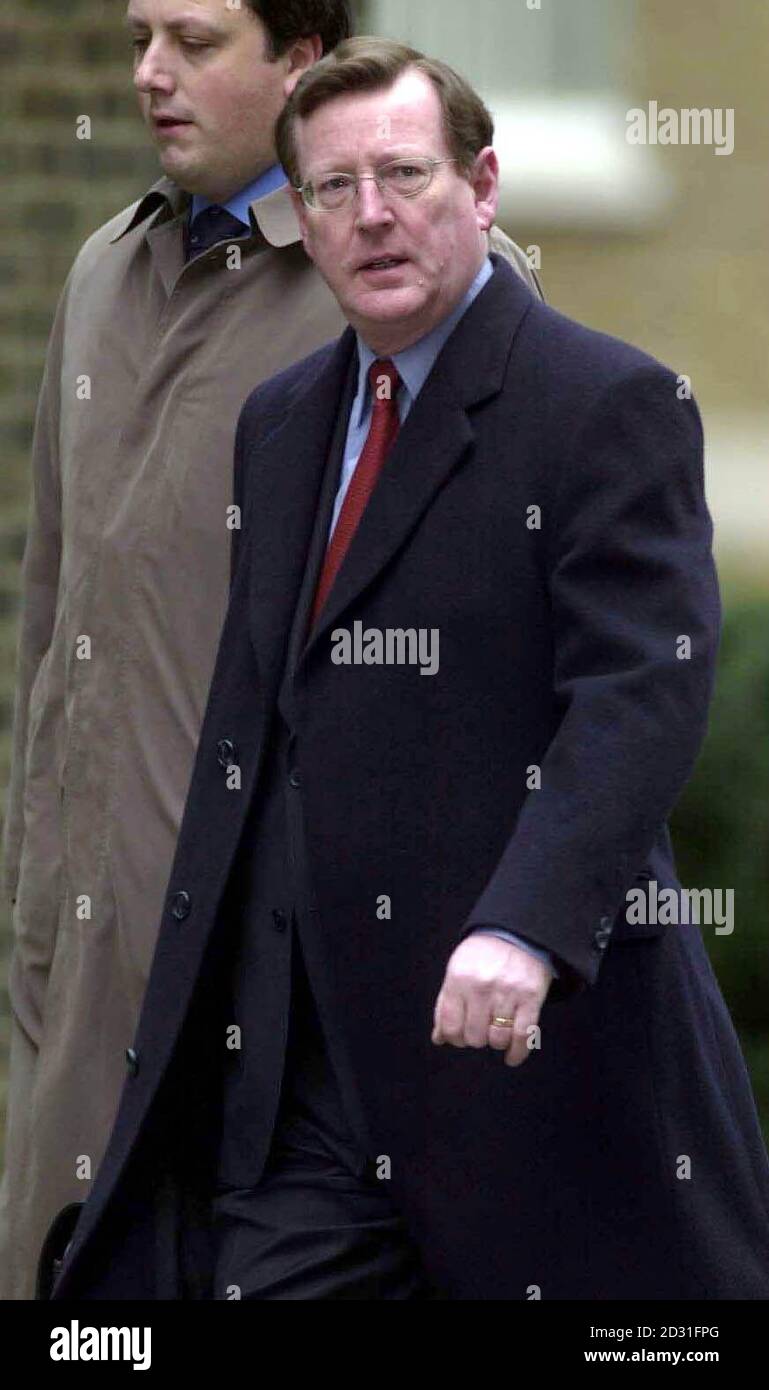 Peace talks 3 hi-res stock photography and images - Alamy