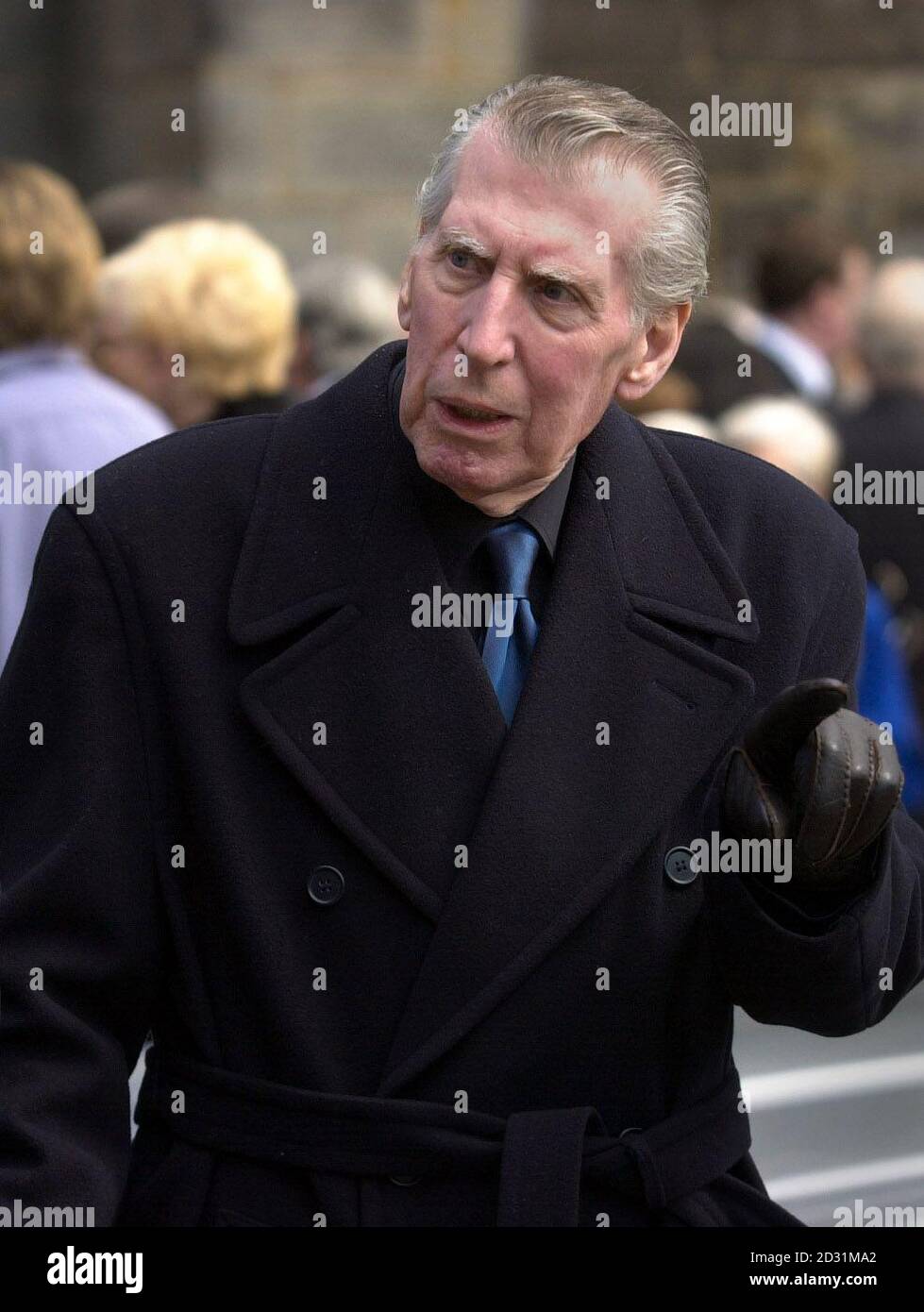 Entertainer ricky fulton leaves funeral jimmy logan glasgow cathedral ...