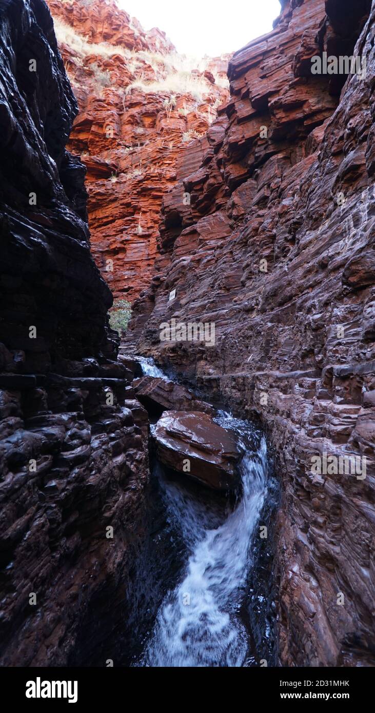 Spider Walk Canyon hike through the Hancock Gorge of Karijini National ...