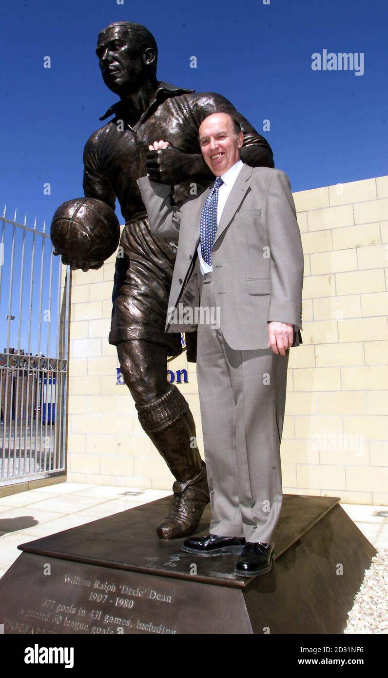 A statue to the legendary Everton player William "Dixie" Dean is ...