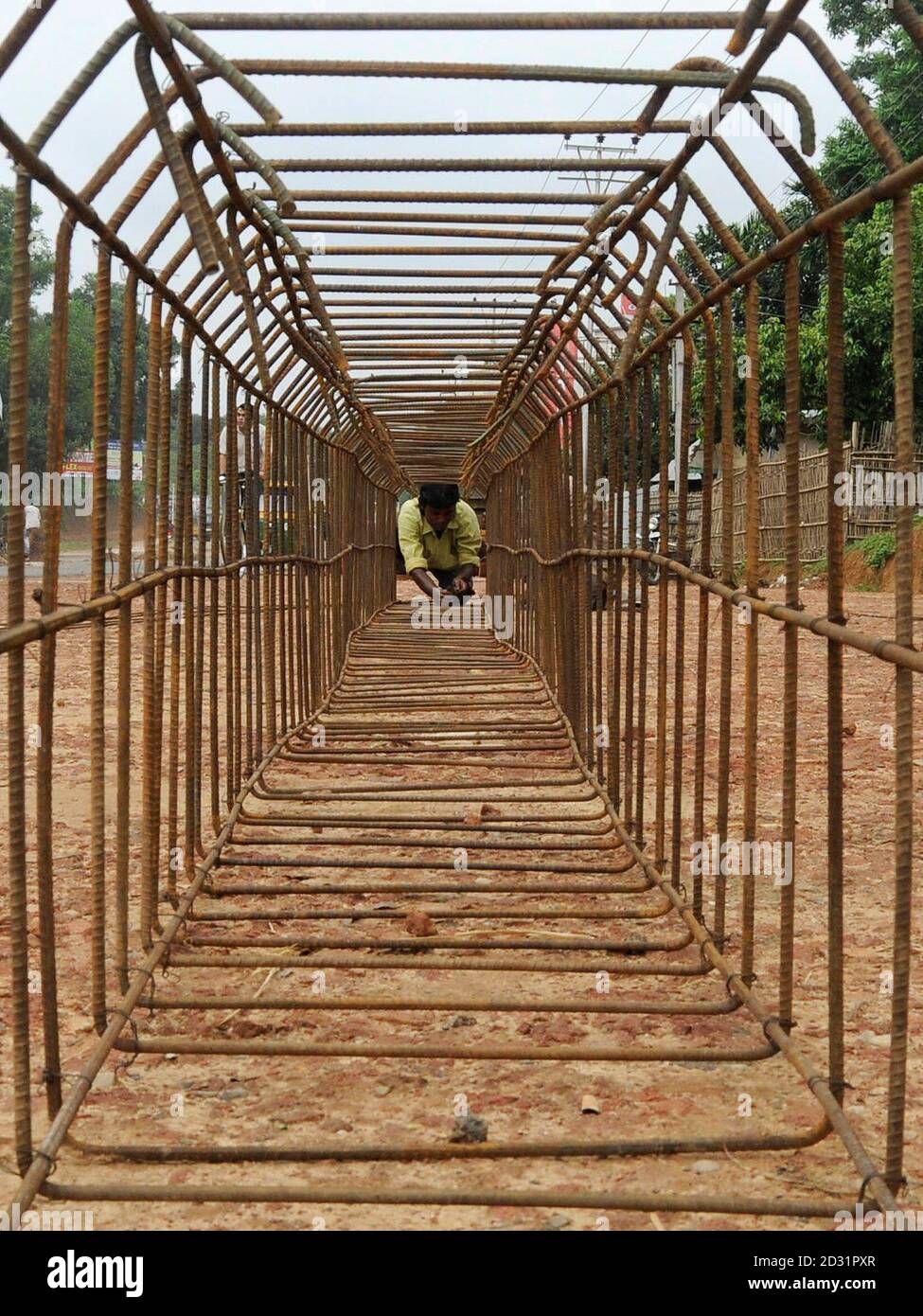 Indian labour works construction site hi-res stock photography and ...