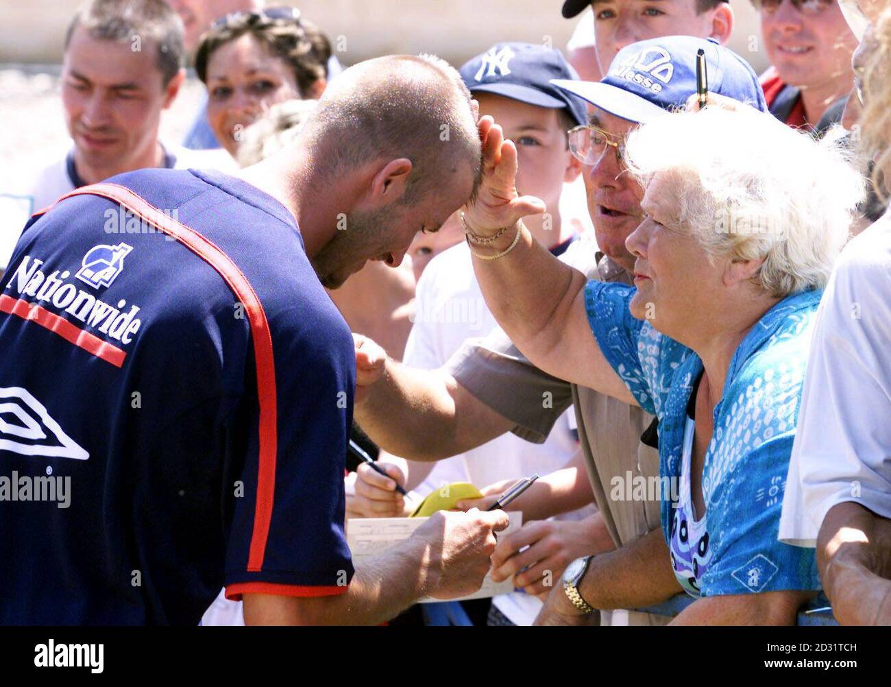 David beckham 2001 greece hi-res stock photography and images - Alamy