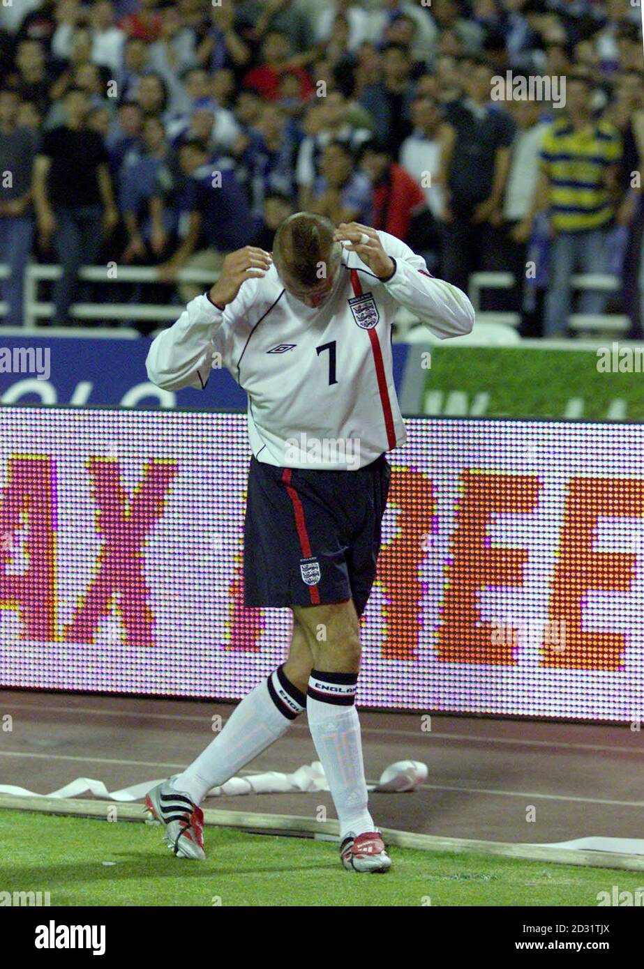 World cup football head injury hi res stock photography and images Alamy