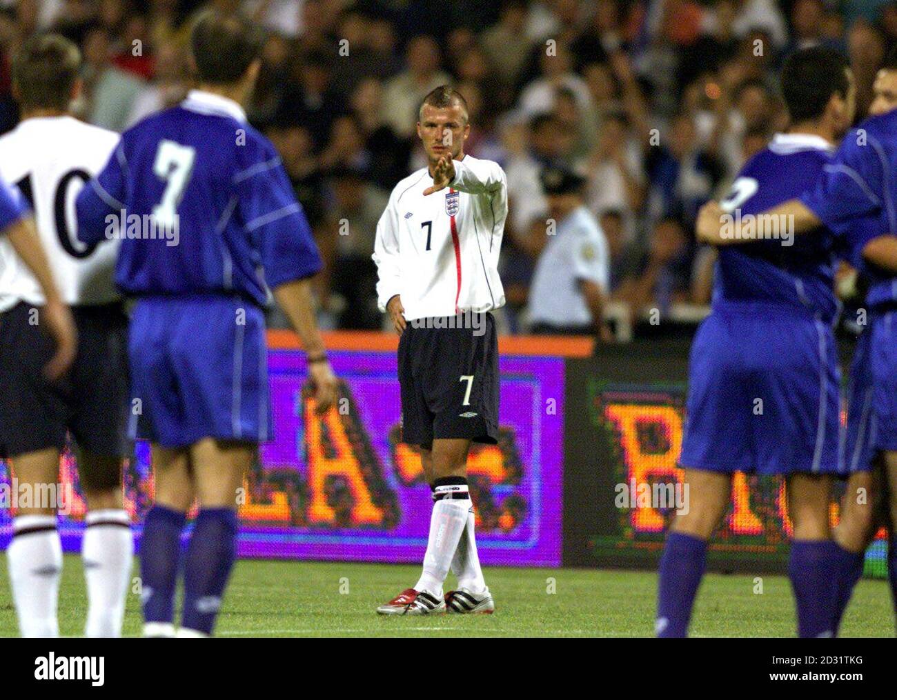 David beckham free kick greece hi-res stock photography and images - Alamy
