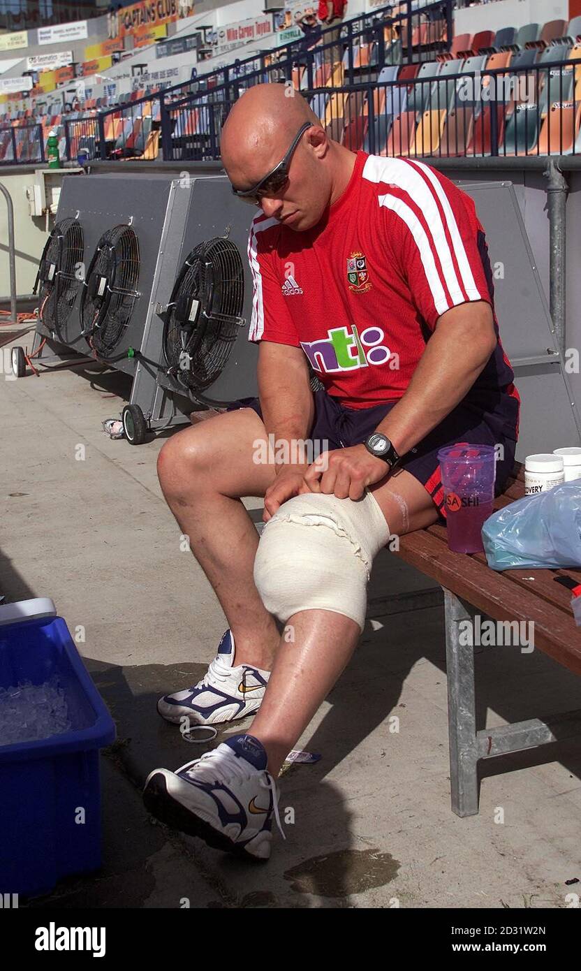 Rugby union sitting phil greening hi-res stock photography and images ...