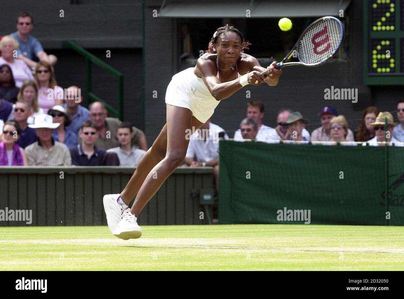 2001 lawn tennis championships wimbledon hi-res stock photography and ...