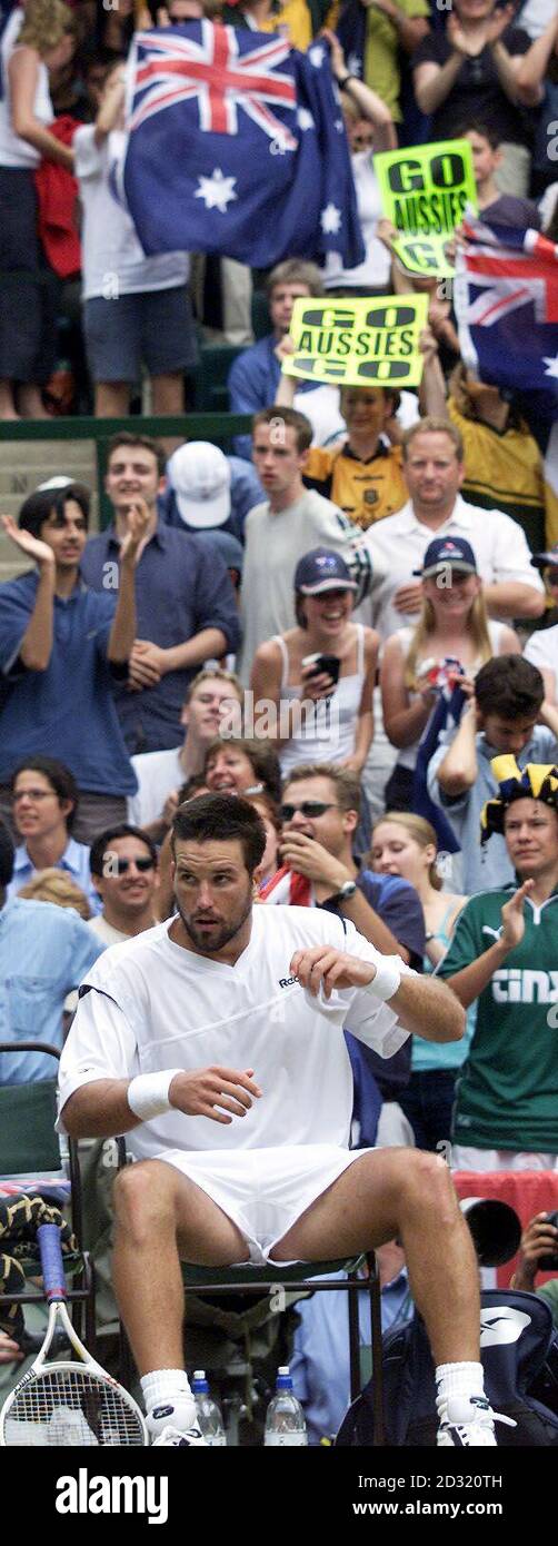 Goran ivanisevic 2001 wimbledon hi-res stock photography and images - Alamy