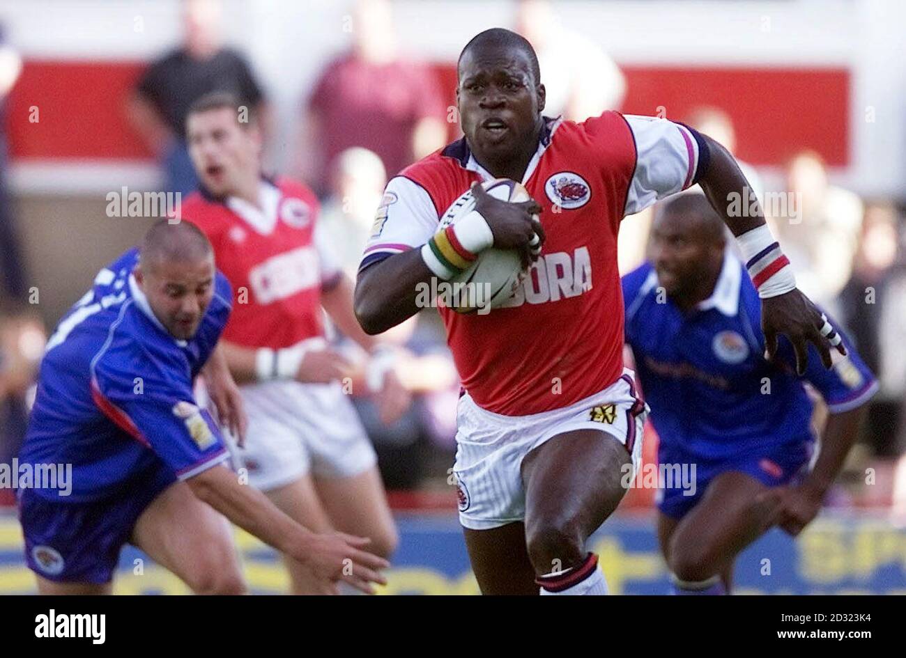 Salford's Martin Offiah breaks through to score the second try against ...