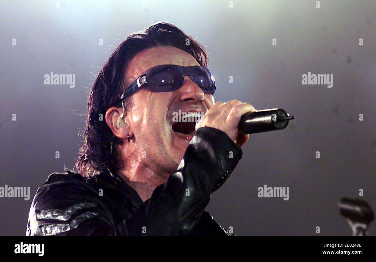 Bono singing hi-res stock photography and images - Alamy