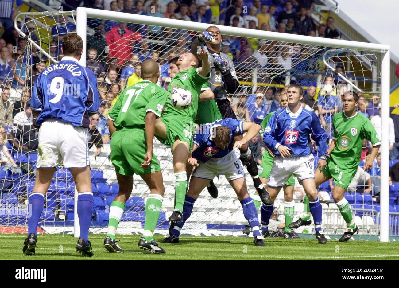 Millwalls goalkeeper tony warner top centre hi-res stock photography ...