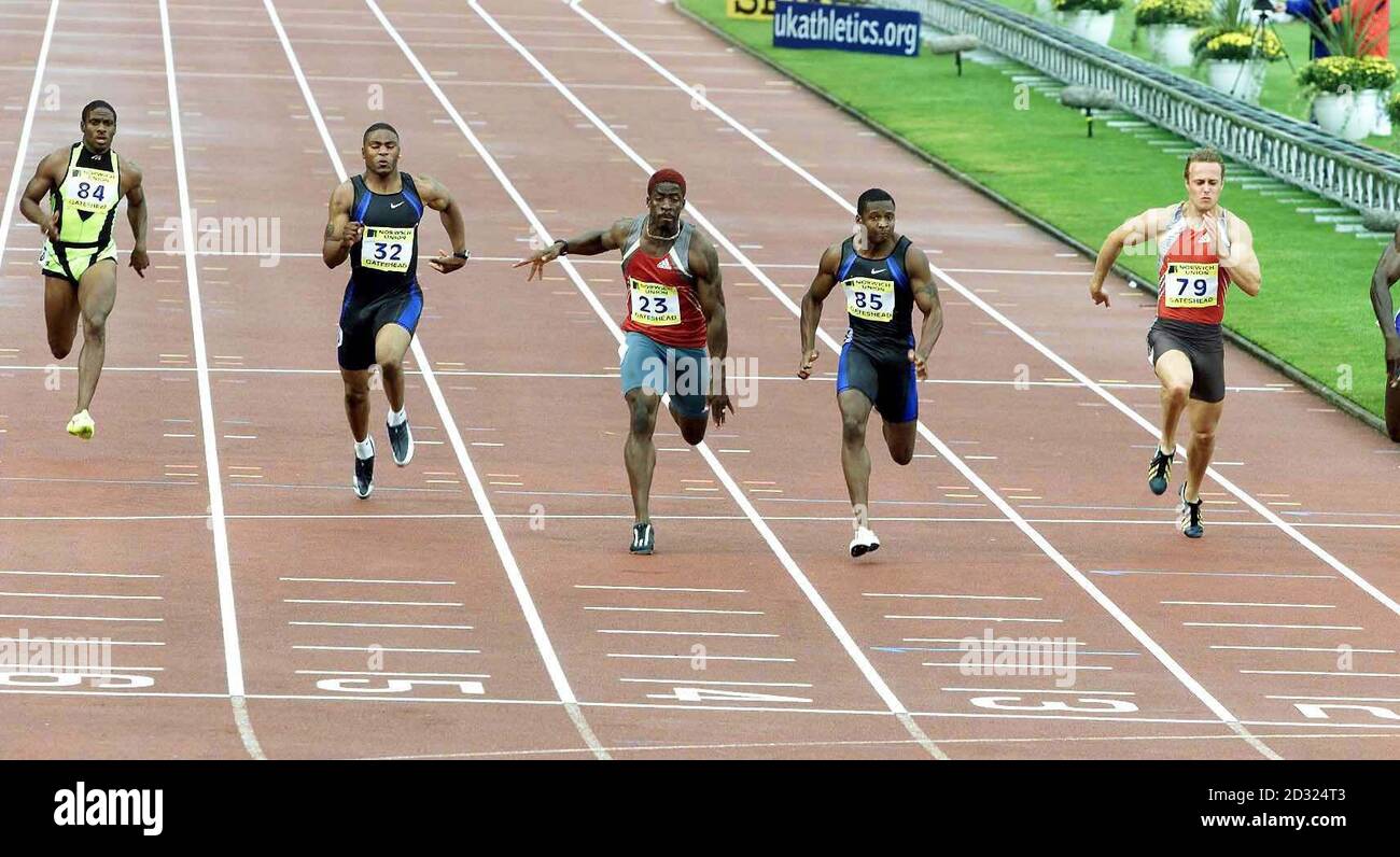 Usas tim montgomery in action hi-res stock photography and images - Alamy