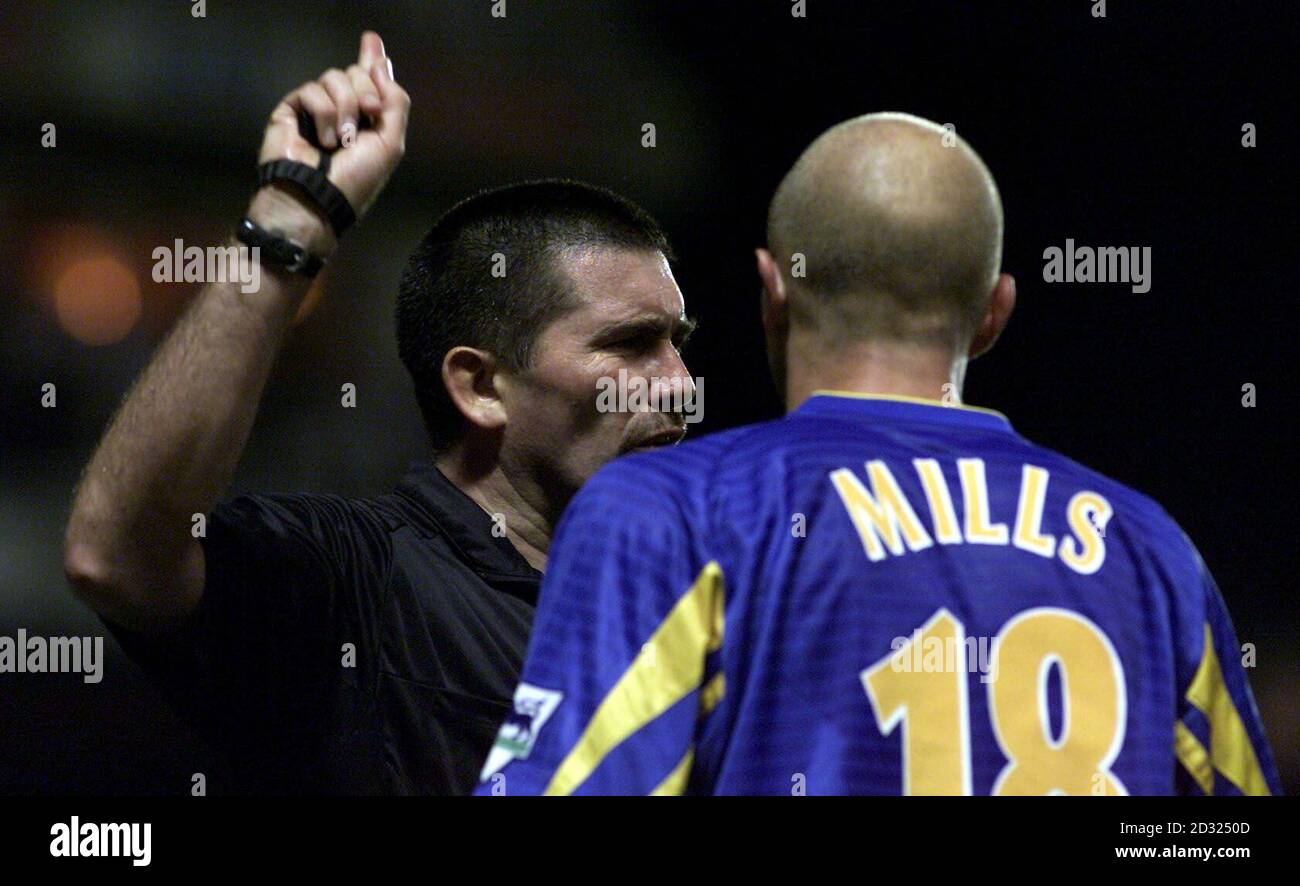 Match referee Jeff Winter points the way for Leeds Utd's Danny Mills ...