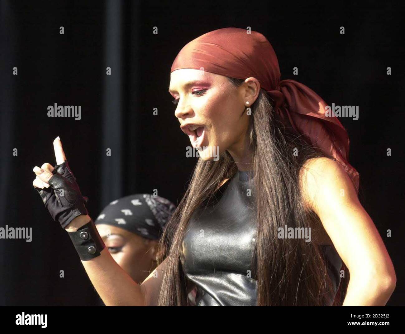 Victoria beckham 2001 hi-res stock photography and images - Alamy