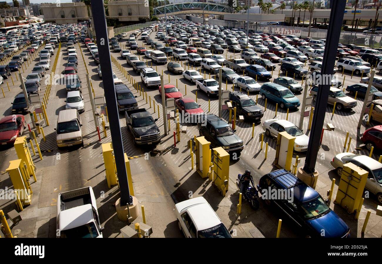 Us mexico border crossing cars hi-res stock photography and images - Alamy