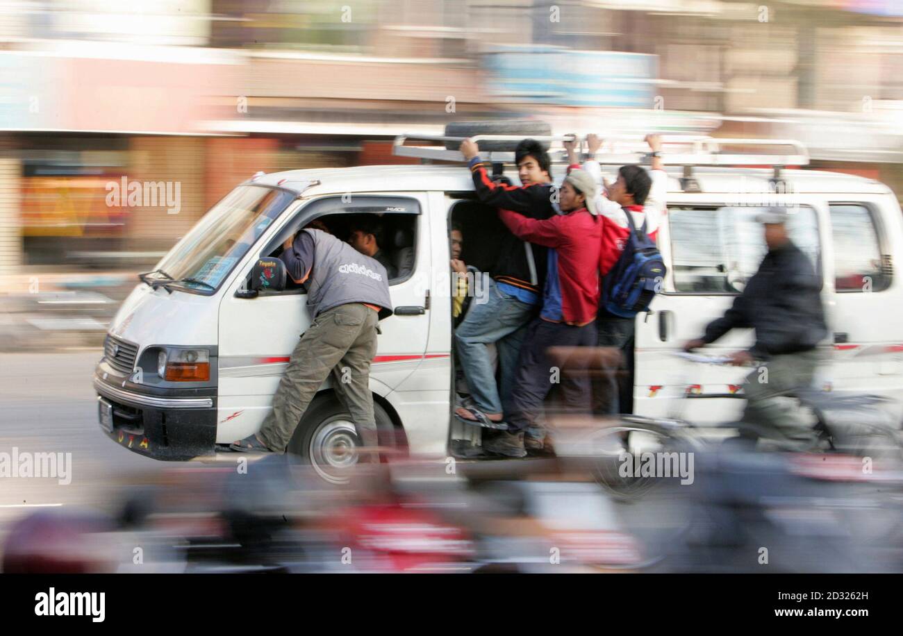 Packed van hi-res stock photography and images - Alamy