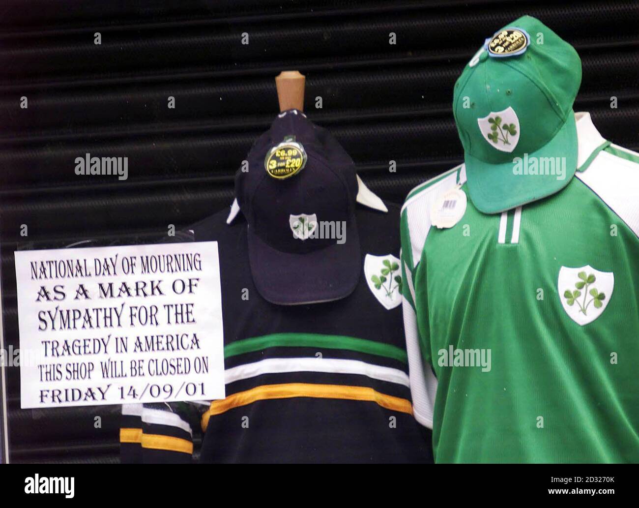 Closed on tuesdays hi-res stock photography and images - Alamy