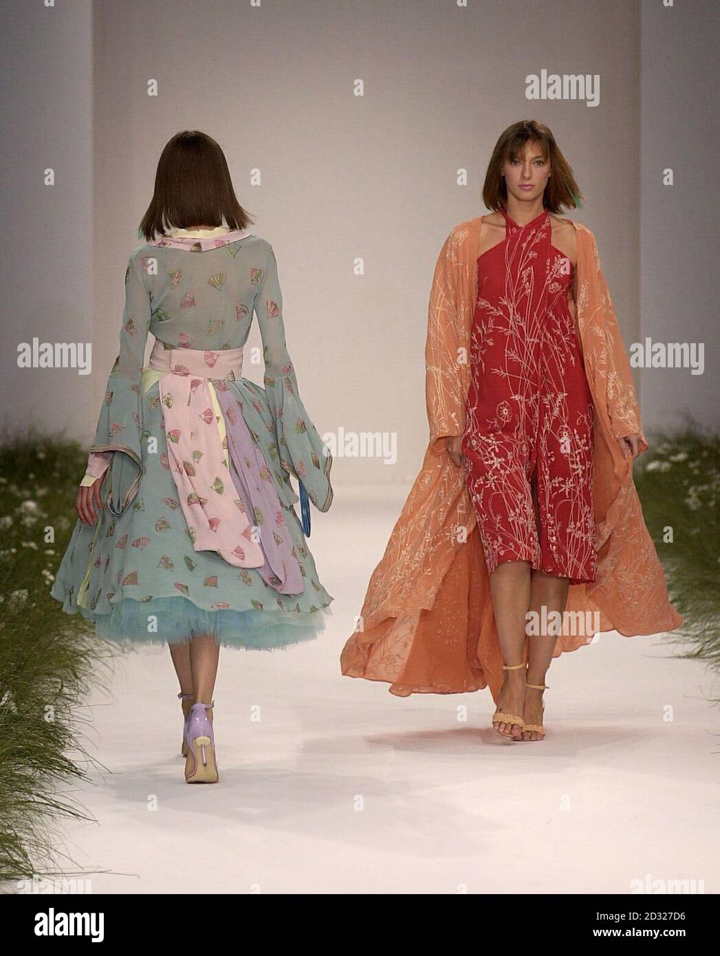 Wearing coat in summer hi-res stock photography and images - Alamy