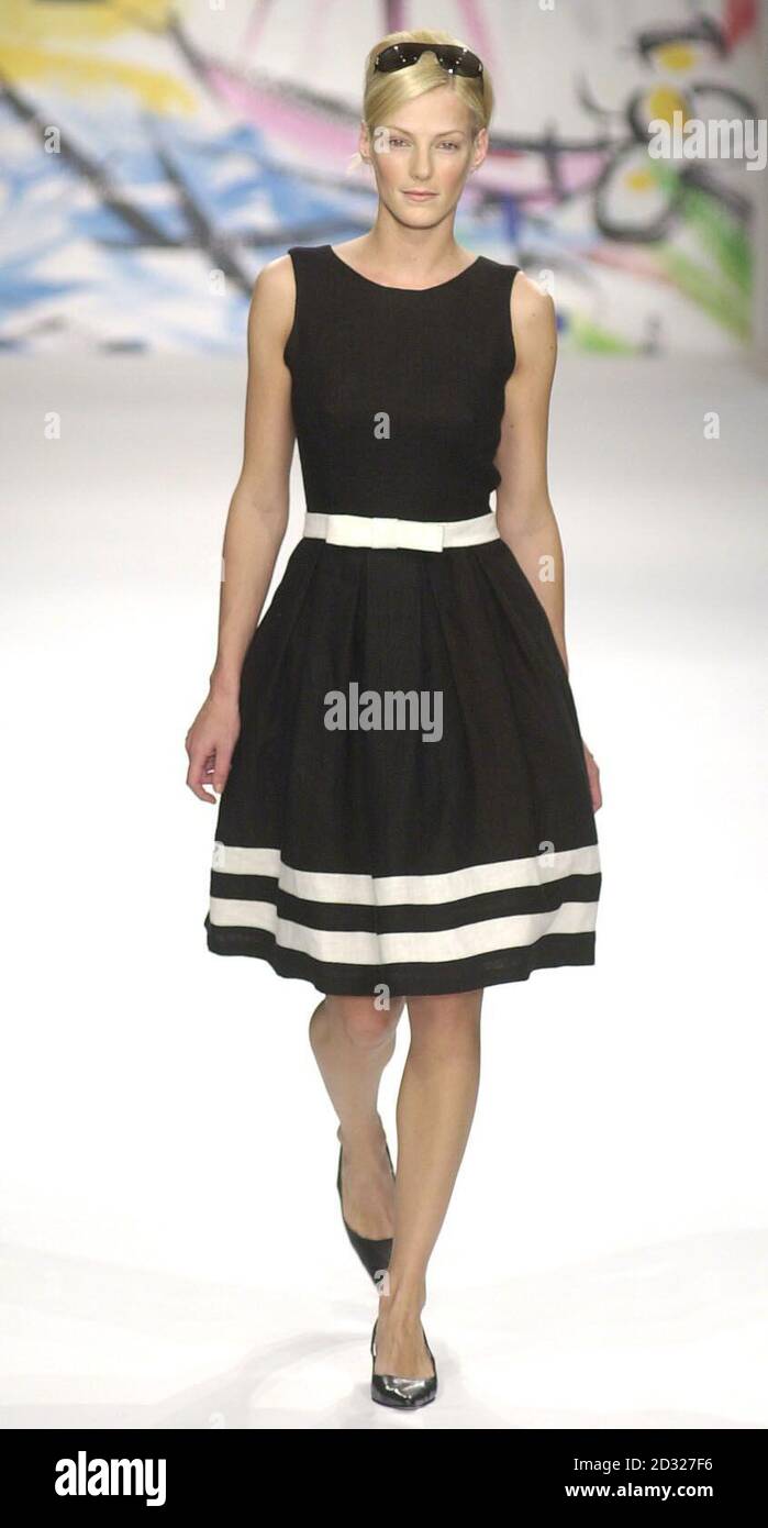 Full length black dress hi-res stock photography and images - Alamy