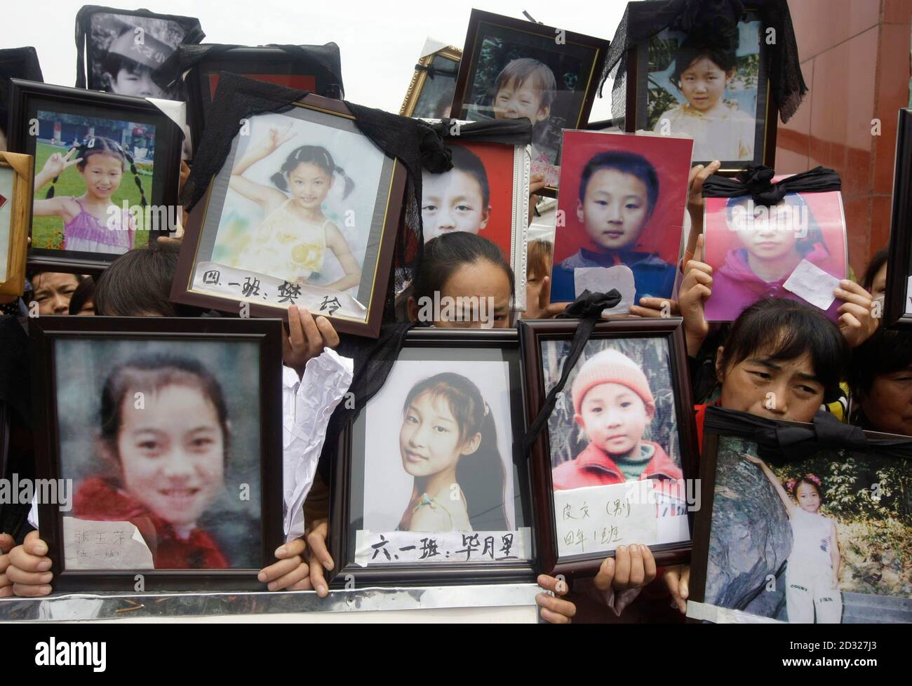 Dead children hi-res stock photography and images - Alamy