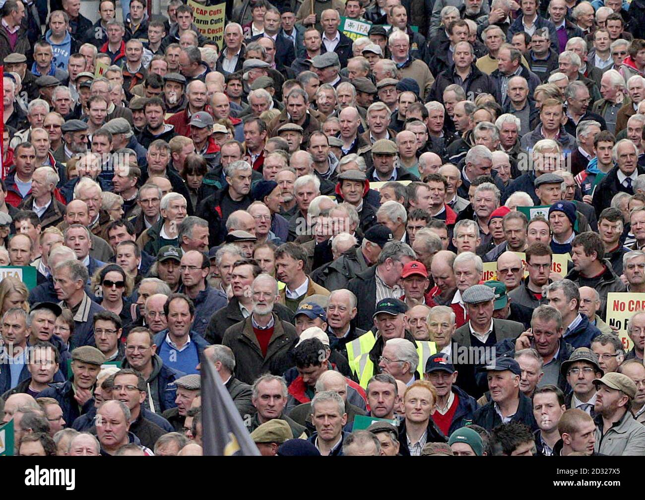 Farmers fighting hi-res stock photography and images - Alamy