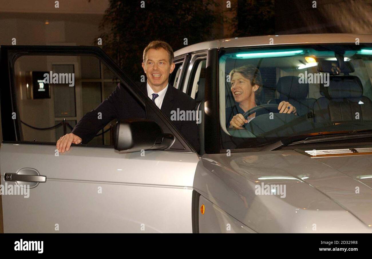 Prime Minister Tony Blair with Trade Secretary Patricia Hewitt (R) as ...