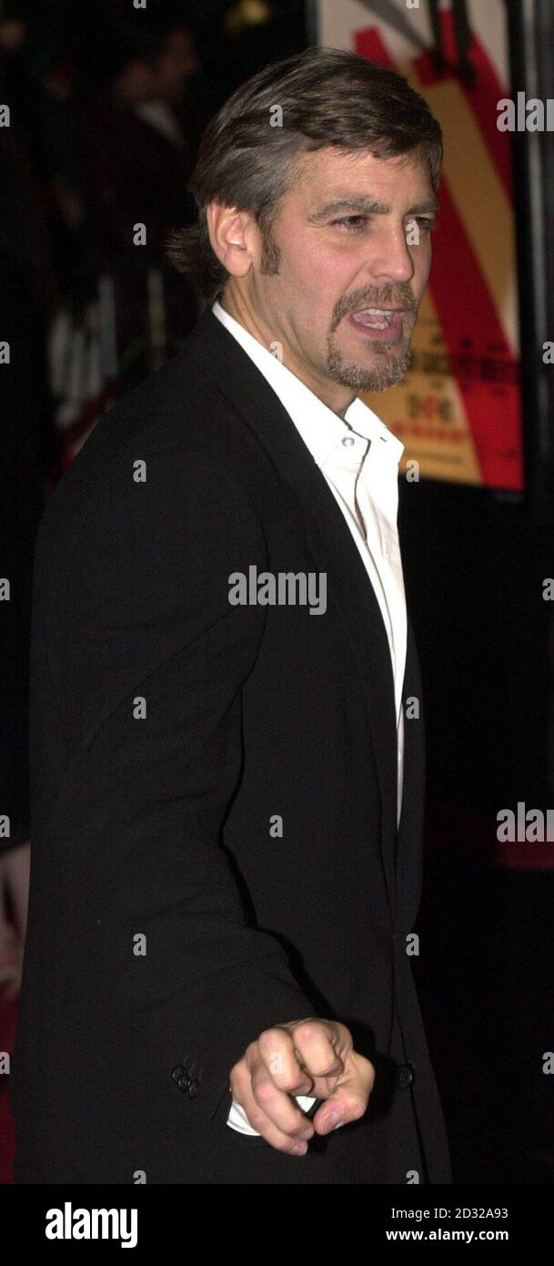 Actor George Clooney arrives for the premiere of Ocean's Eleven at Mann ...