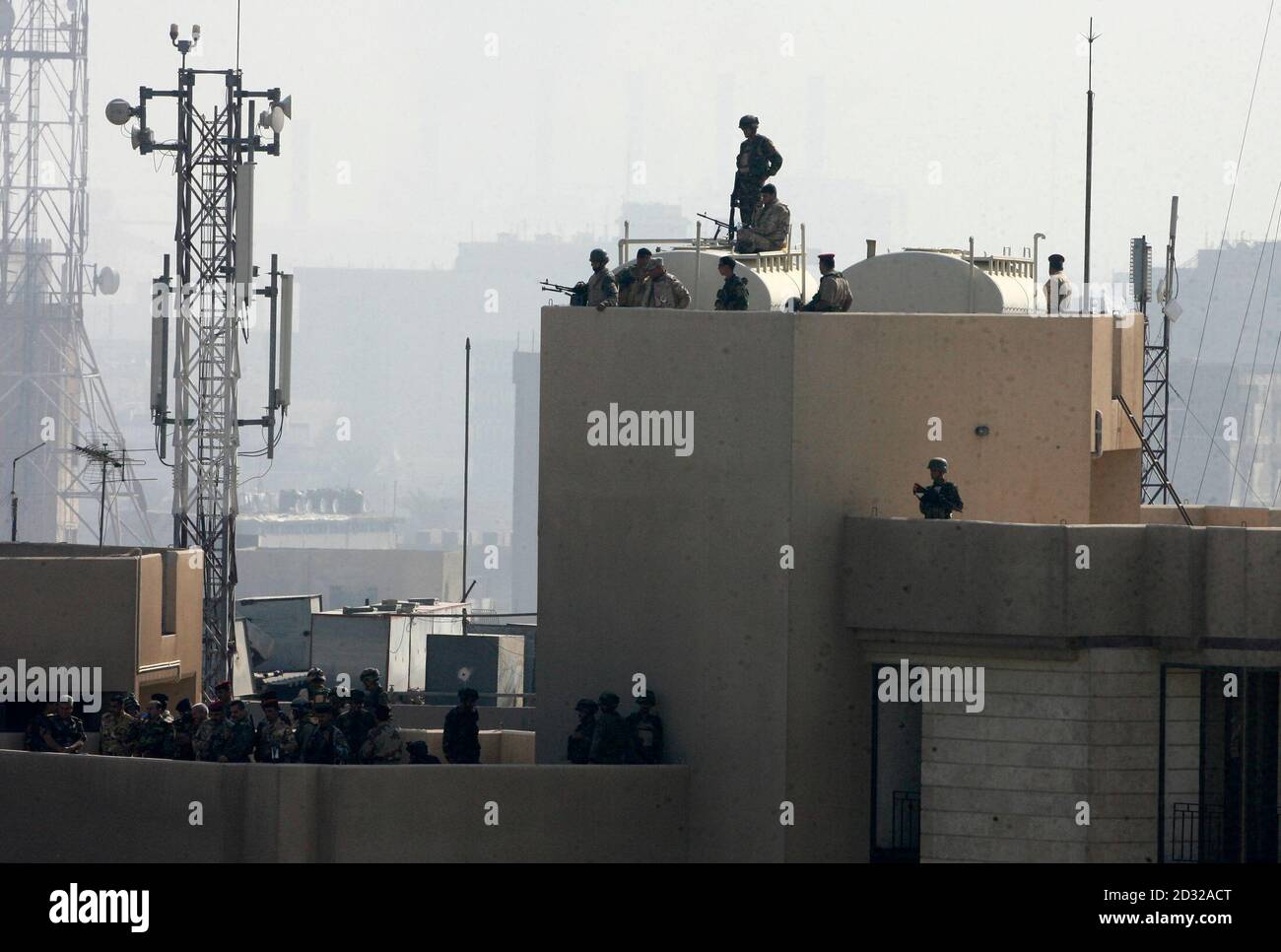 Statue president saddam hussein hi-res stock photography and images - Alamy