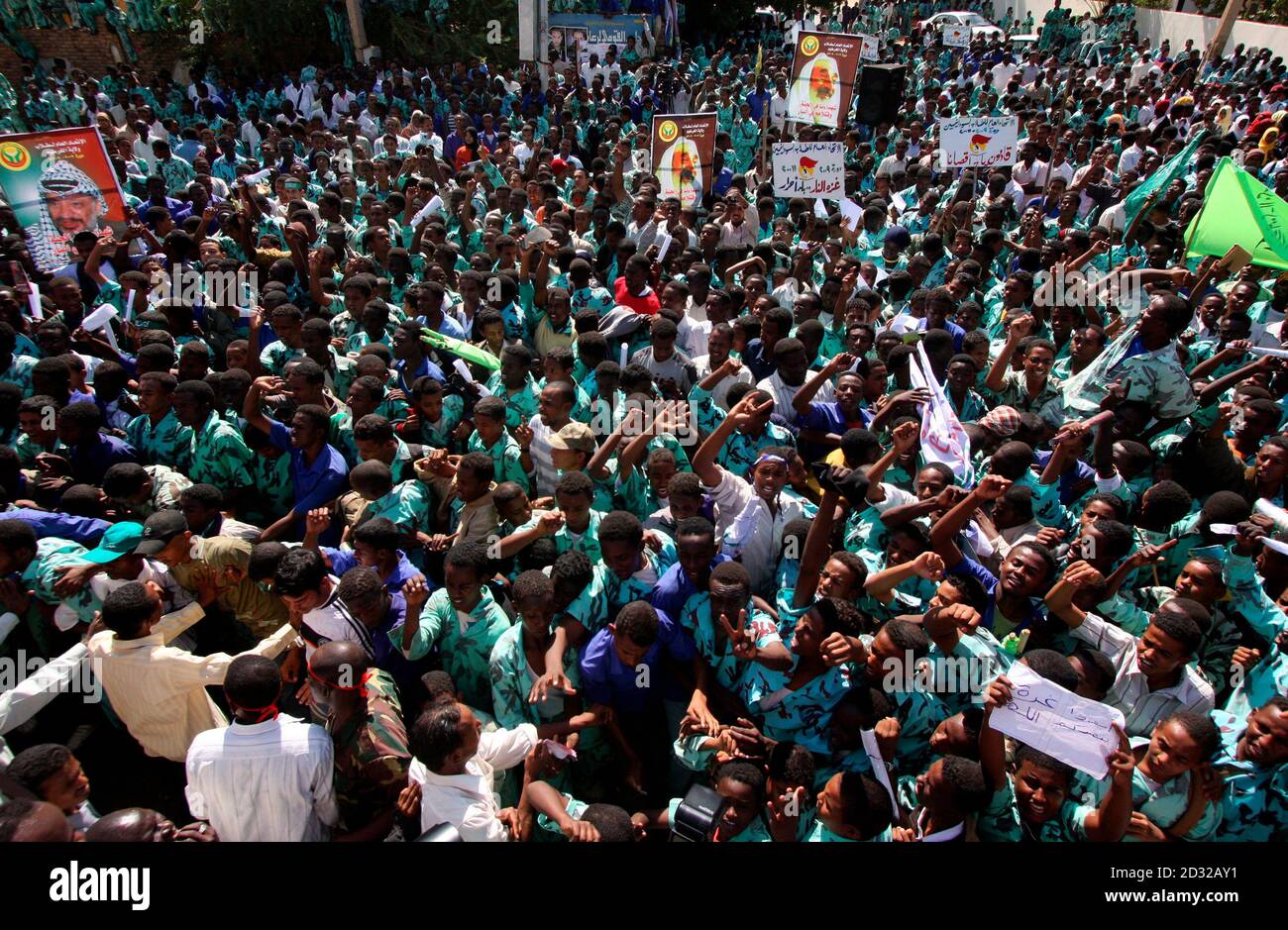 Demonstration against overcrowding hi-res stock photography and images ...
