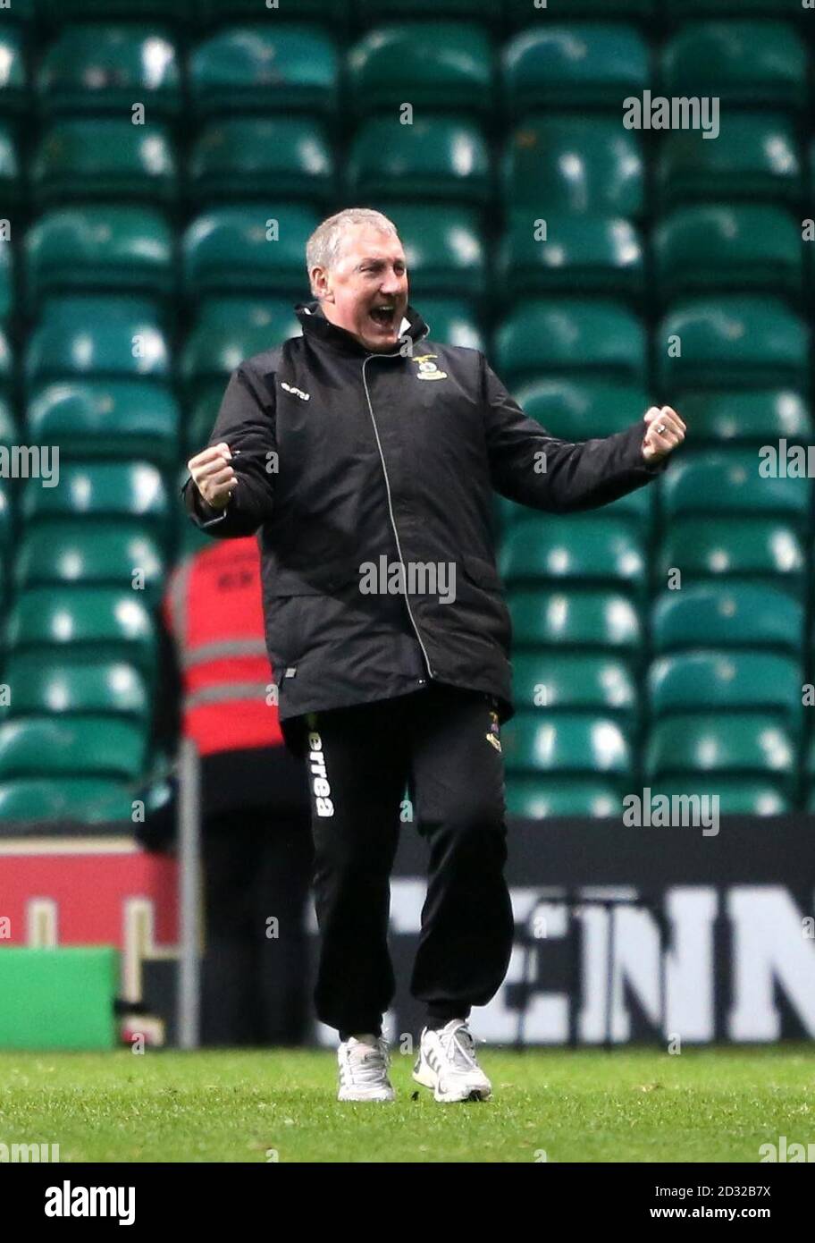 Inverness Caledonian Thistle manager Terry Butcher celebrates during ...