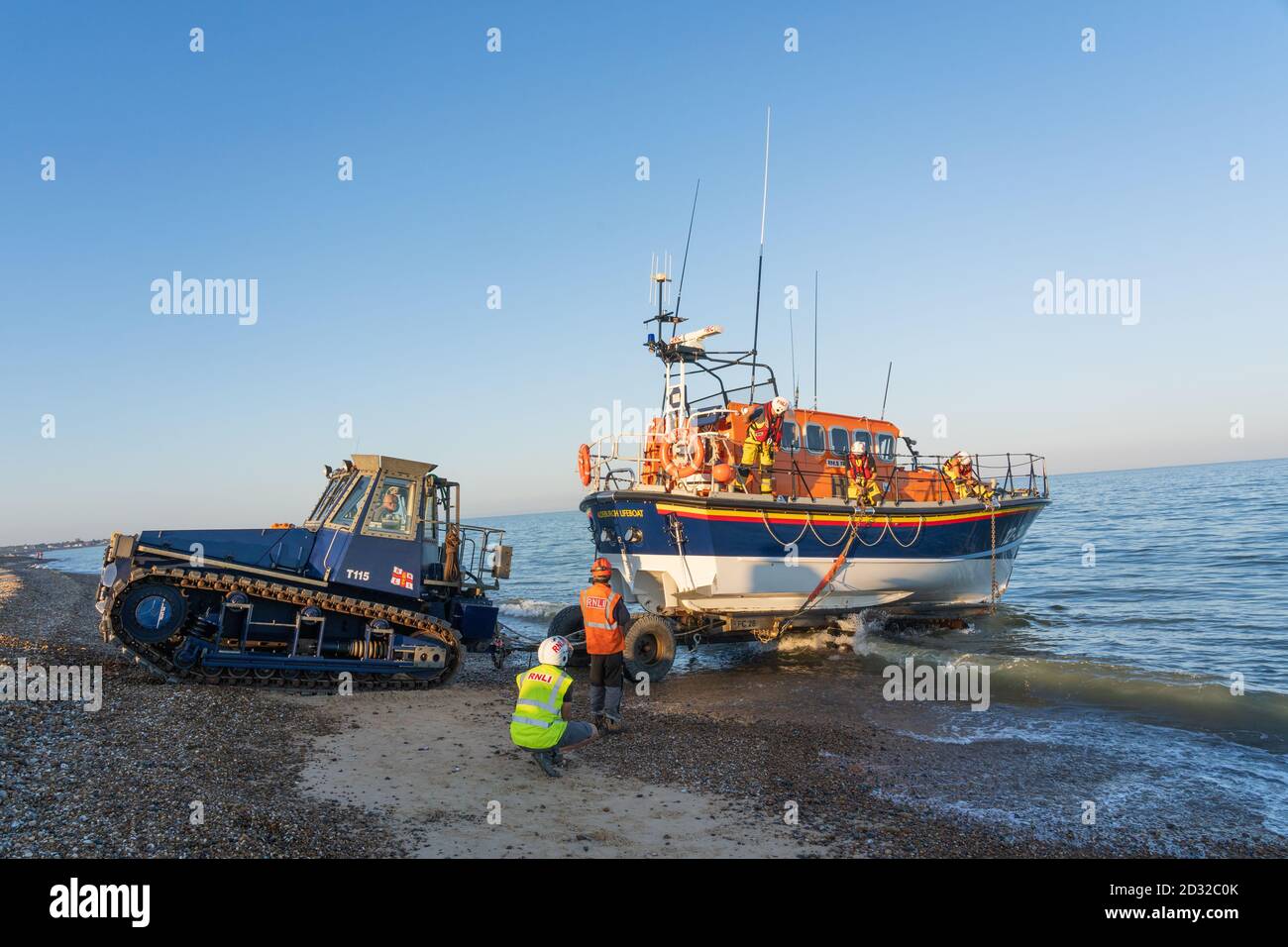 Rnli lifeboat and launch tractor hi-res stock photography and images ...