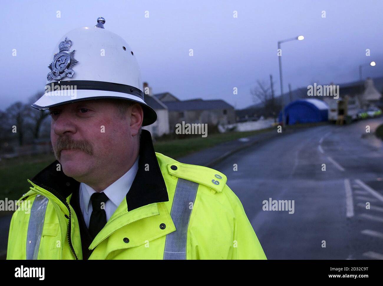 Police helping boy hi-res stock photography and images - Alamy