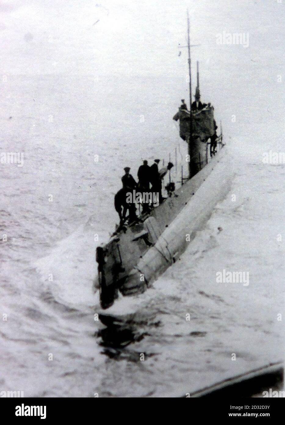 Collect picture of the British Submarine H5 which was sank in ...