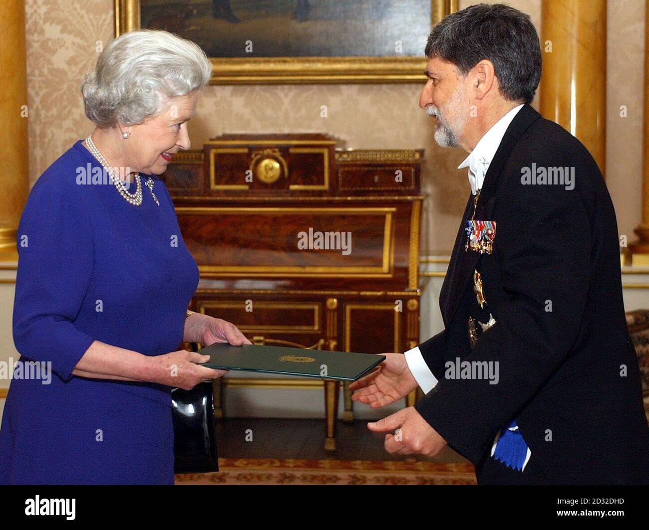 Queen elizabeth ii receives the ambassador of brazil hi-res stock ...