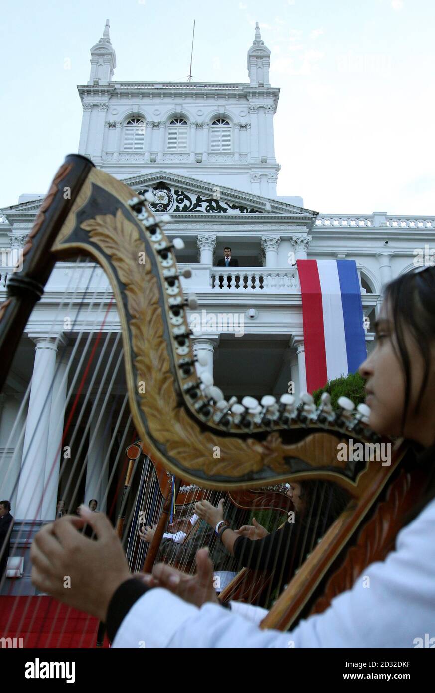Paraguayan harp hi-res stock photography and images - Alamy