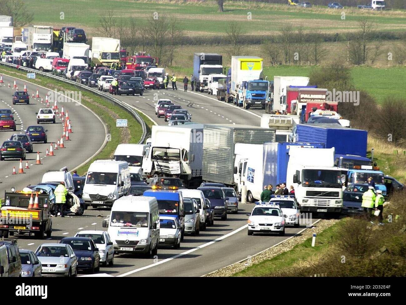 Motorway pile up accident police hi-res stock photography and images ...