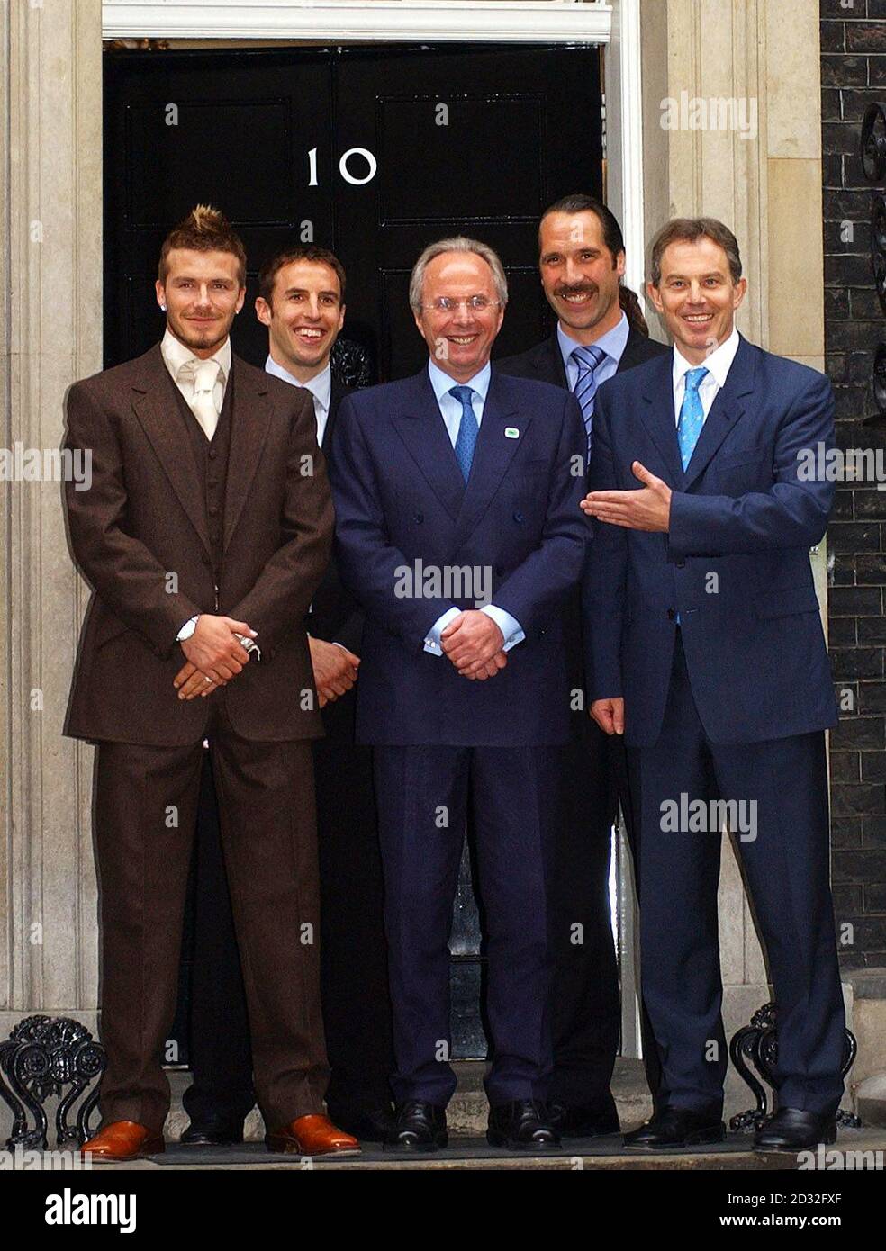England coach Sven-Goran Eriksson (centre) and his players David ...