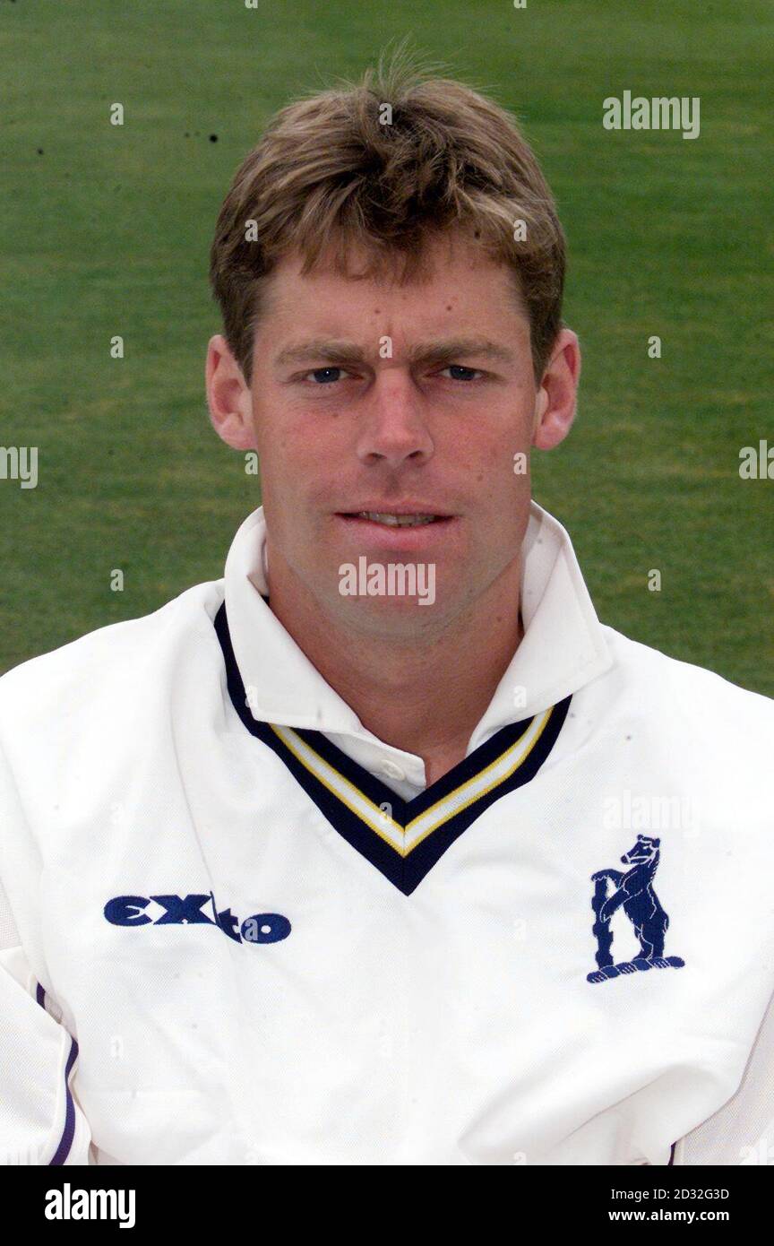 Nick knight warwickshire cricket hi-res stock photography and images ...