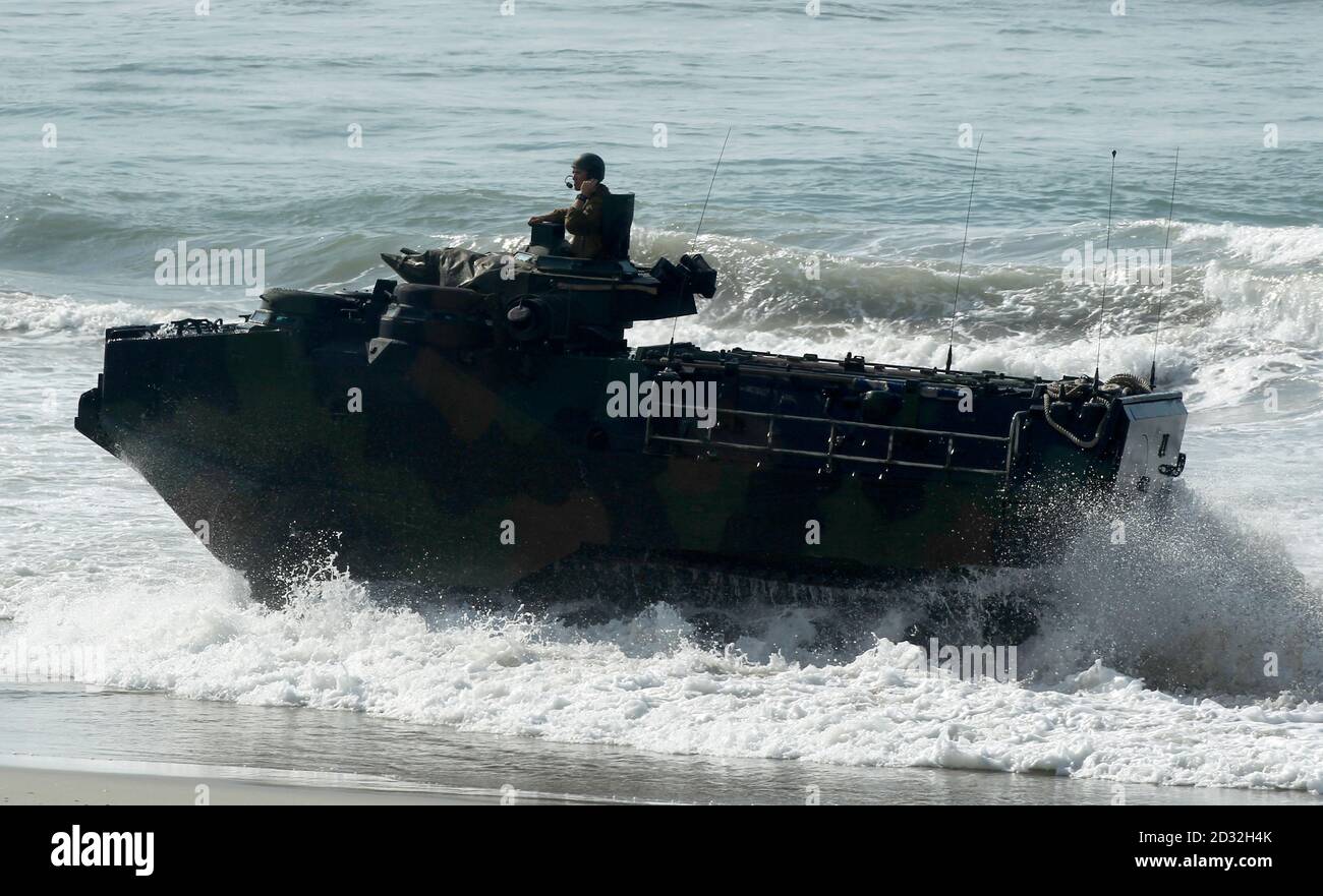 Us marines amphibious exercise hi-res stock photography and images - Alamy