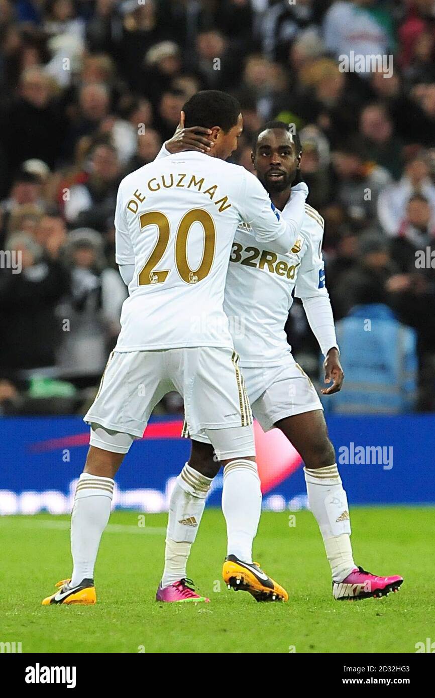 Jonathan de guzman and nathan dyer hi-res stock photography and images ...