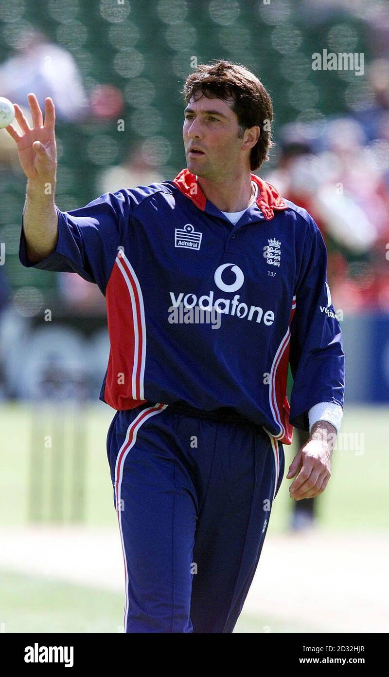 England cricketer Ronnie Irani Stock Photo - Alamy