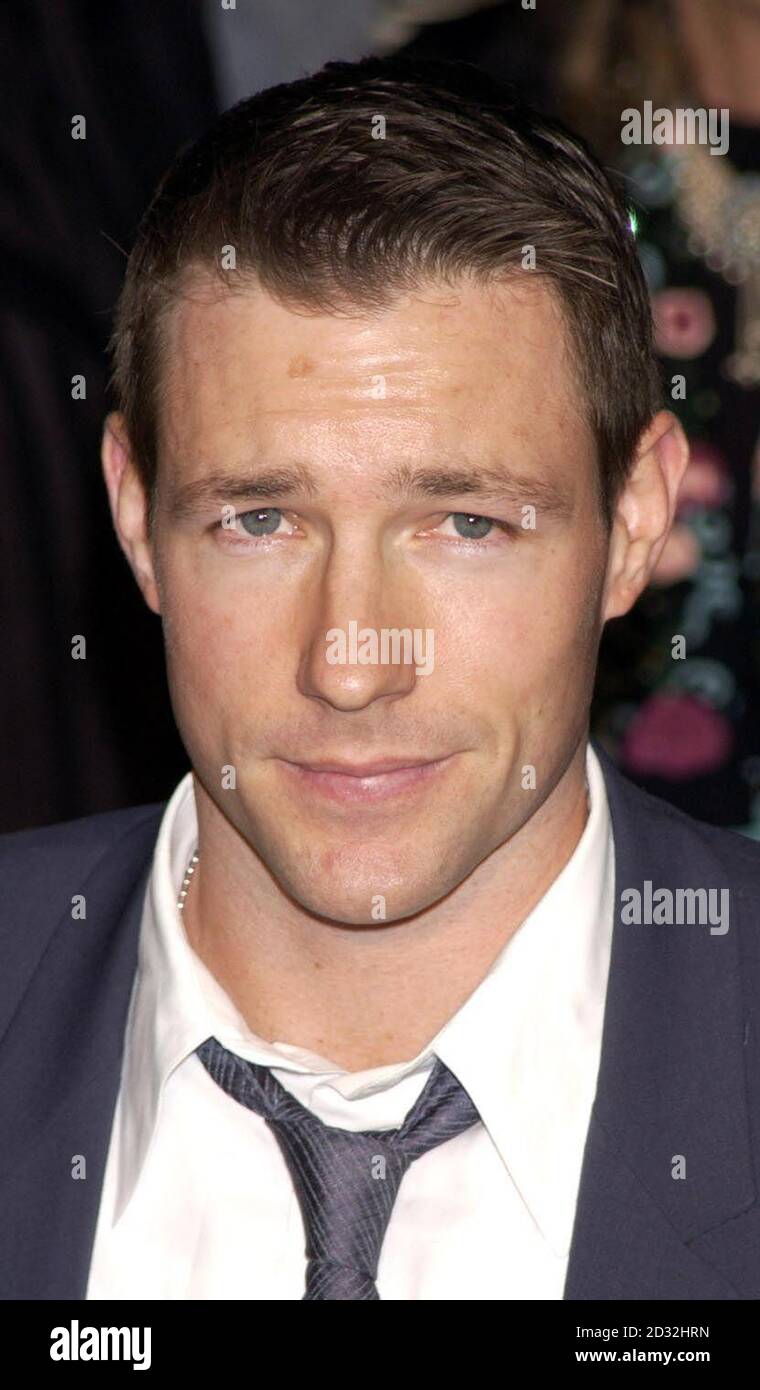 Actor Burns 60 Photos - Moonagedaydream.film