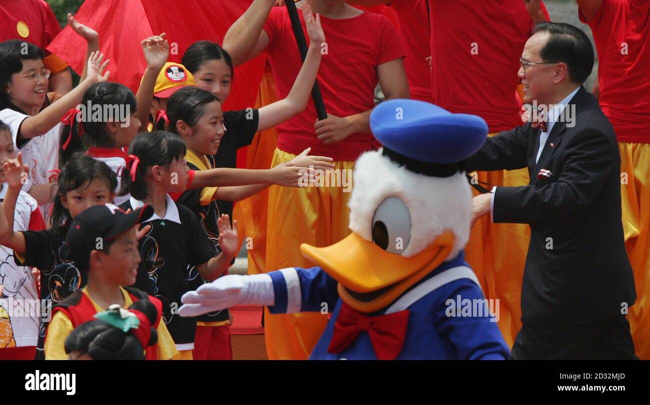 Donald duck character hi-res stock photography and images - Alamy