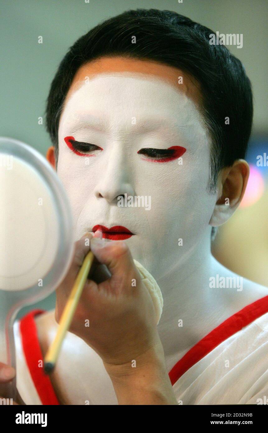 Kabuki actor nakamura hi-res stock photography and images - Alamy