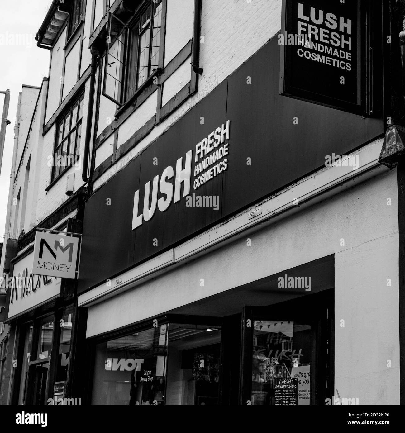 Lush logo hi-res stock photography and images - Alamy