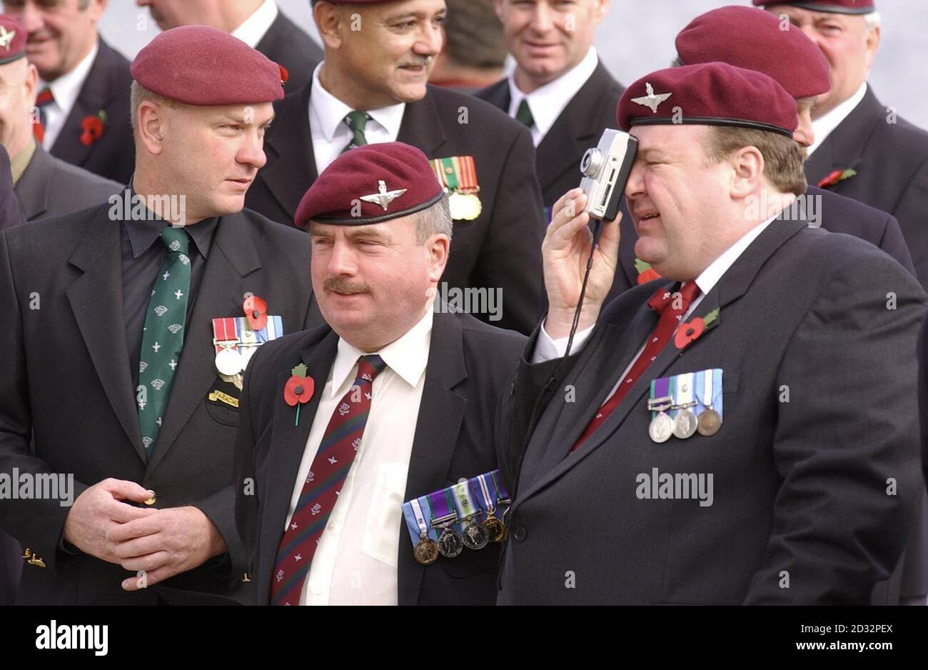 British paratroopers falkland islands hi-res stock photography and ...
