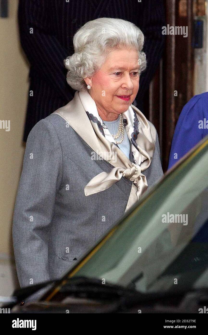 Queen Elizabeth II leaves the King Edward VII Hospital in central ...