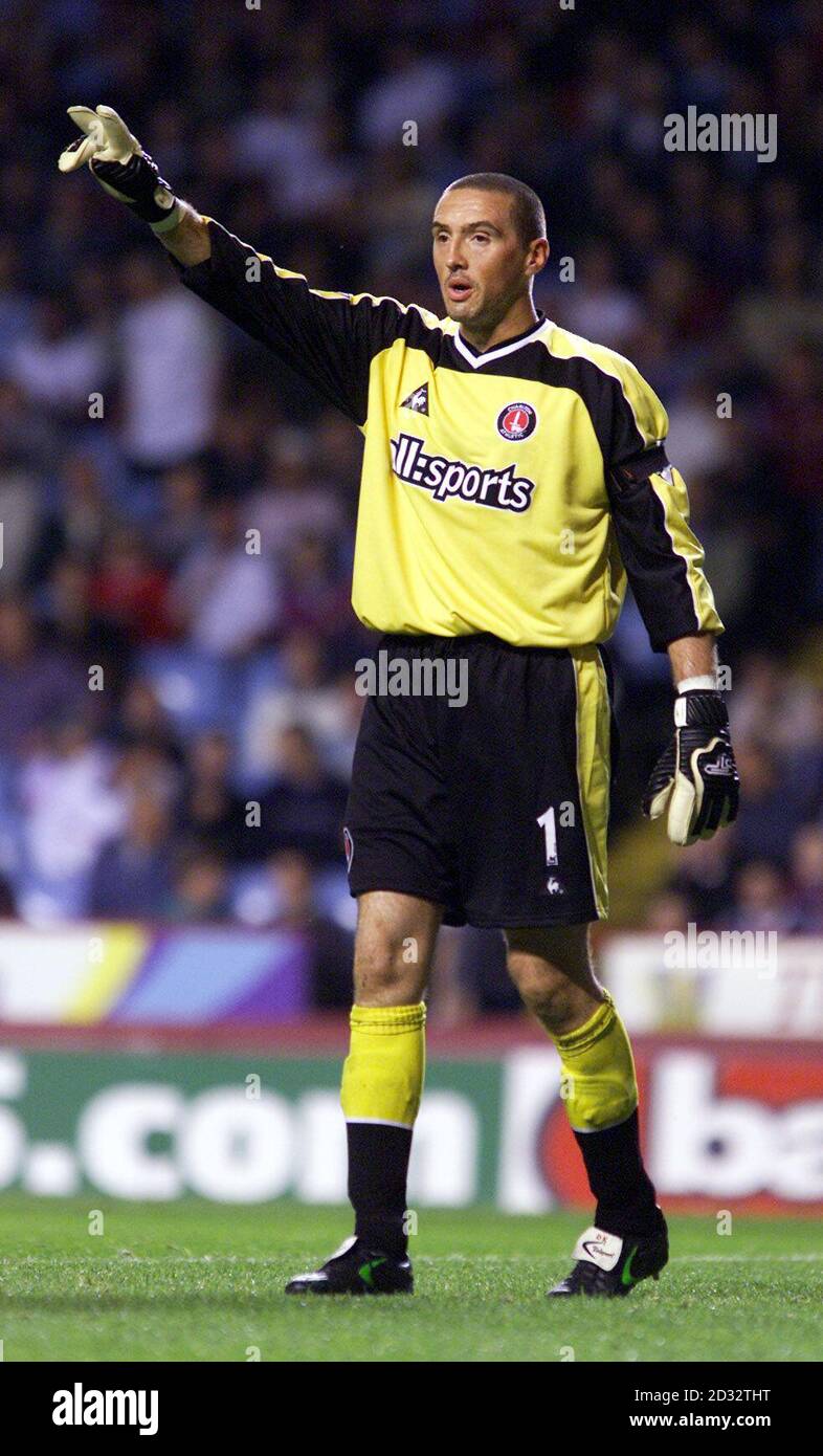 Action sport football dean kiely hi-res stock photography and images ...