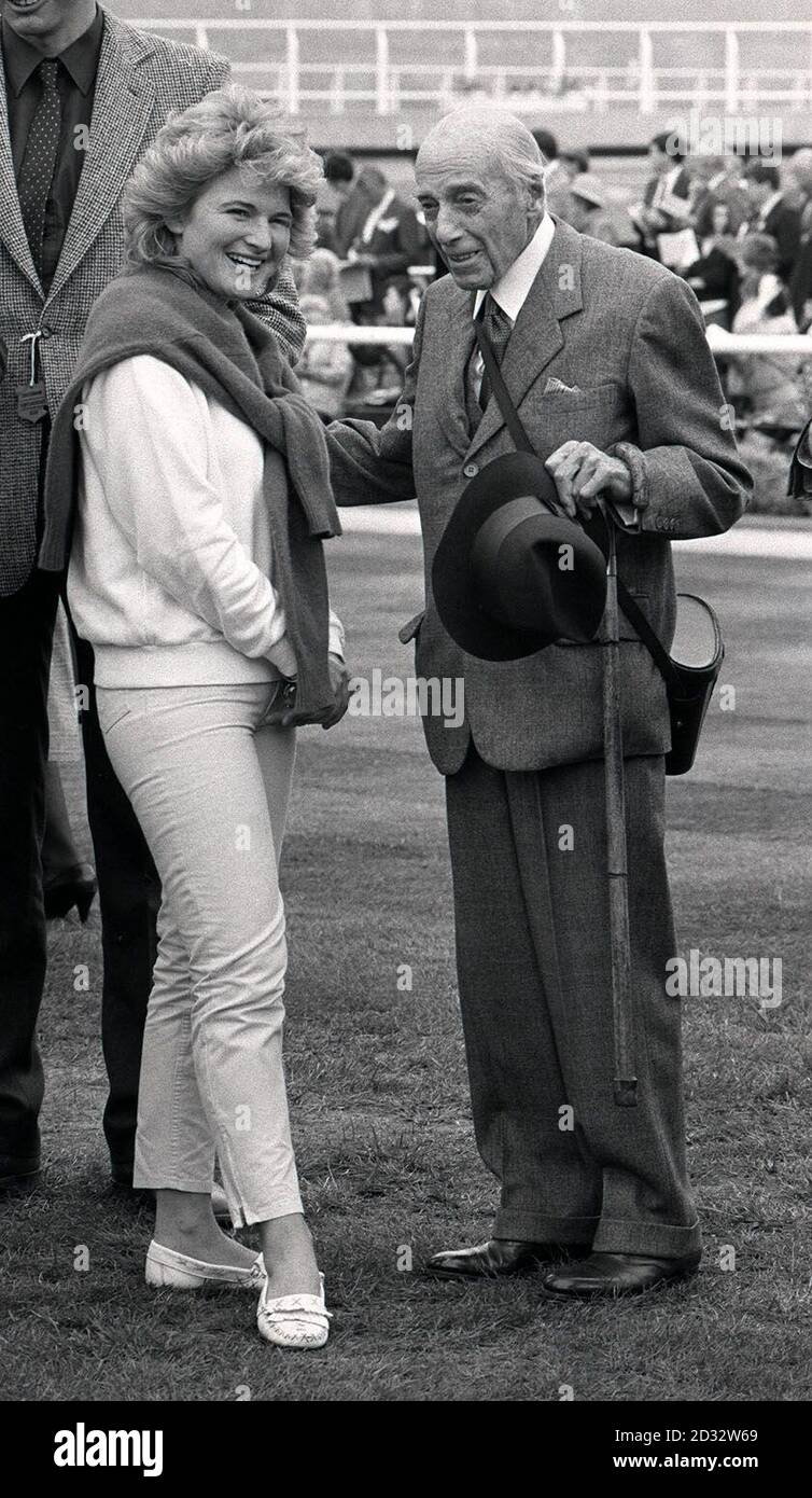 Lady jockey gee armytage l hi-res stock photography and images - Alamy