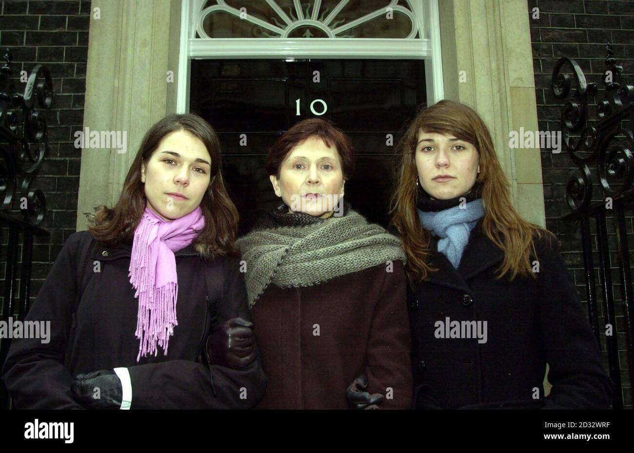 Helene atkinson centre with her daughters nina left hi-res stock ...